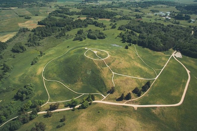 ŠATRIJA (ŠATRIJOS KALNAS IR ŠATRIJOS ŠVENTVIETĖ)